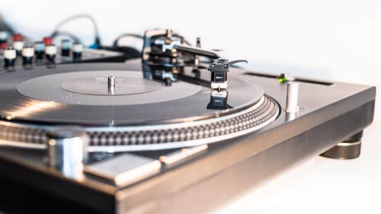 How To Isolate A Turntable From Vibration (Easy Step-By-Step Guide)
